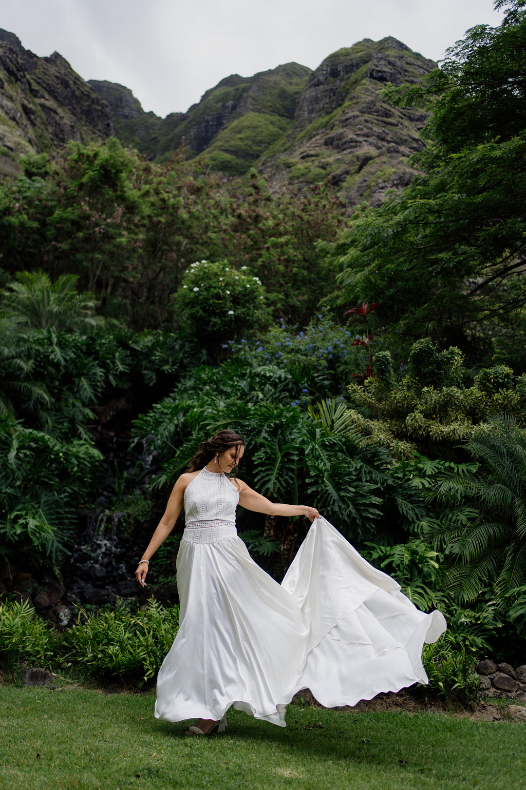 Selema and Brett's Hawaii Wedding - Brides & Weddings Magazine