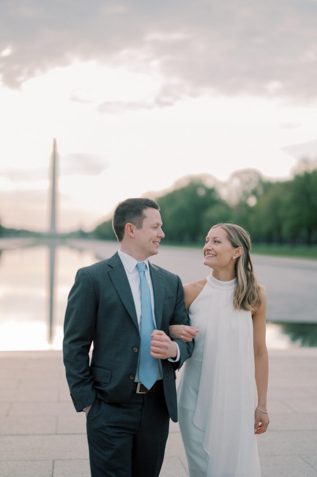 Eleanor and Olaf's Sunrise Lincoln Memorial Engagement - Brides ...