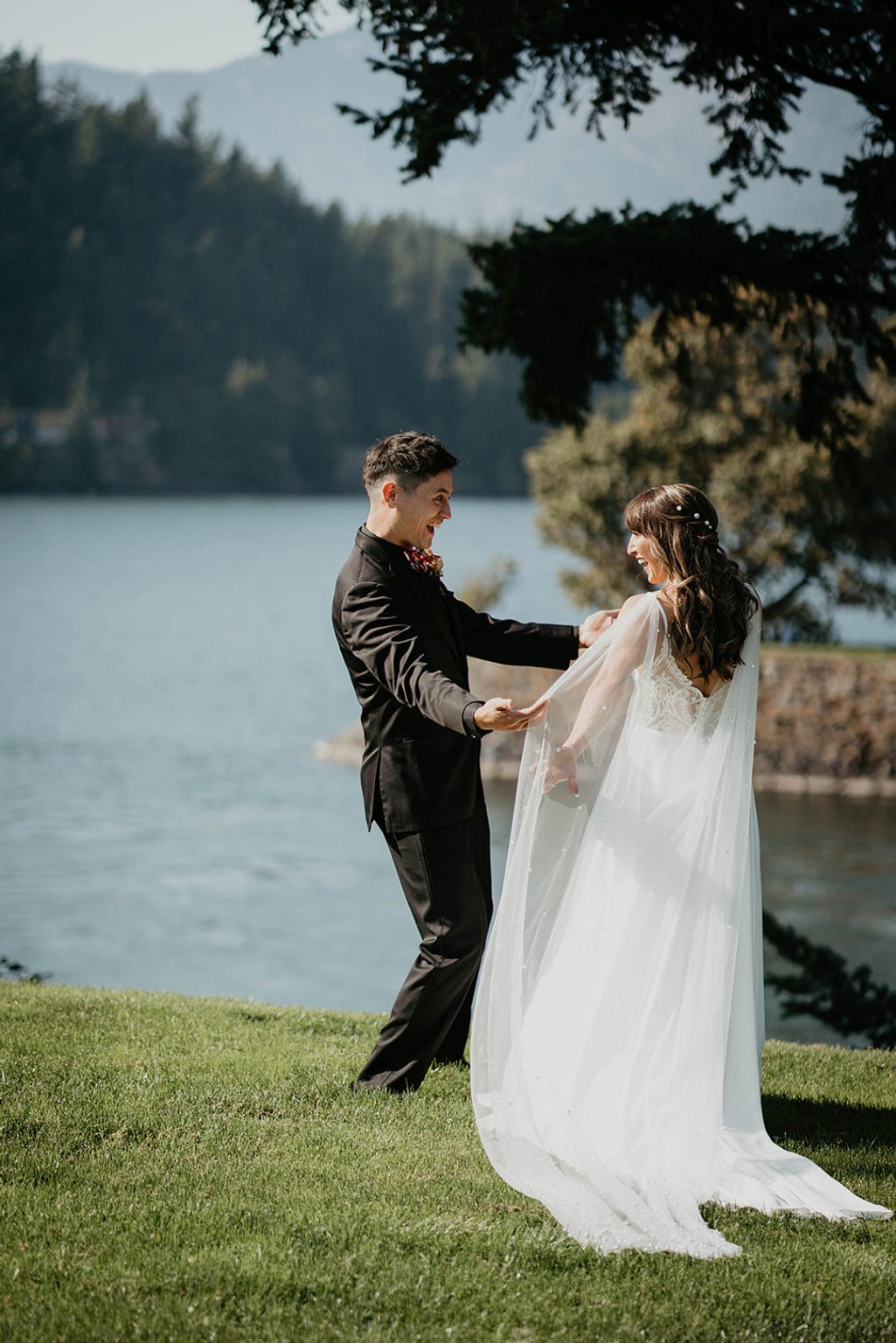 Shannon and Ryan's Fall Wedding at Thunder Island - Brides & Weddings ...