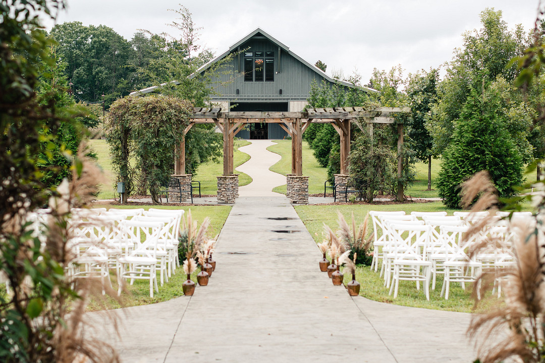Alyssa and Isaac's Boho Wedding at Howe Farms Apple Barn - Brides ...