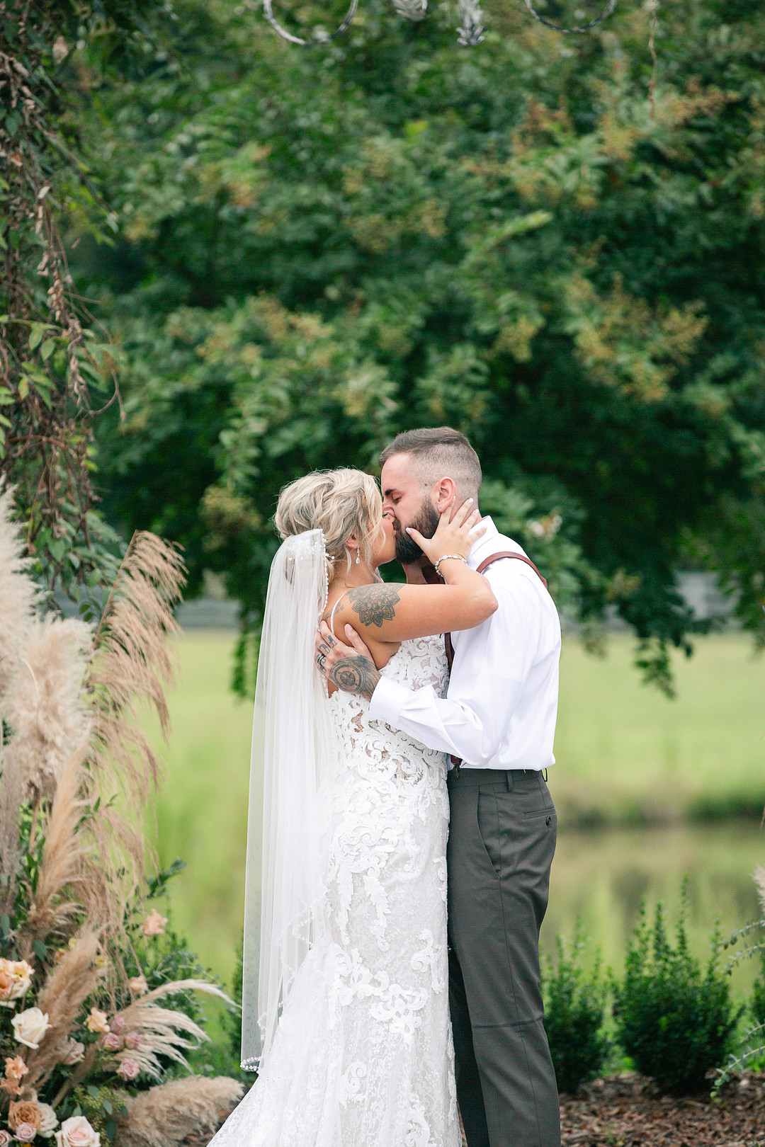 Alyssa and Isaac's Boho Wedding at Howe Farms Apple Barn - Brides ...