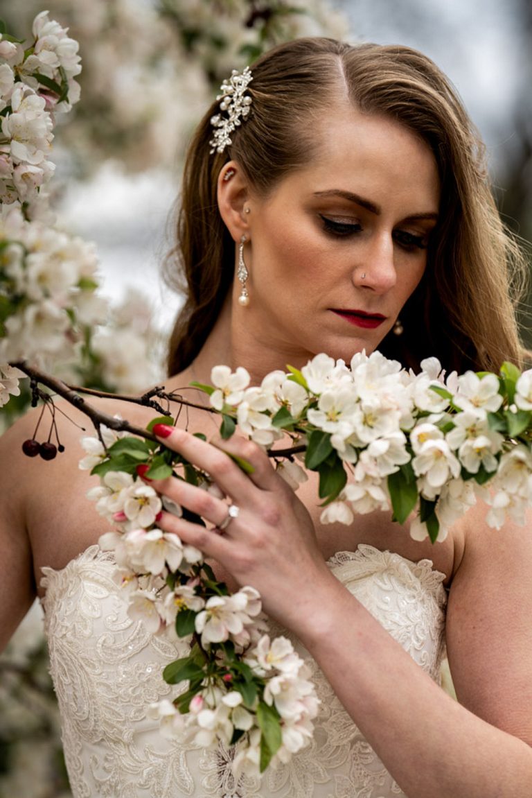 Liz and Colin's Unforgettable Wedding at Goose Island Brewery - Brides ...