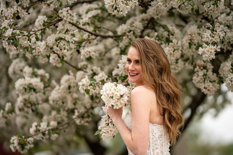 Liz and Colin's Unforgettable Wedding at Goose Island Brewery - Brides ...