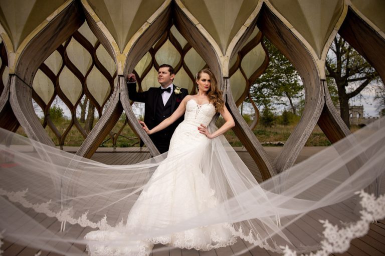 Liz and Colin's Unforgettable Wedding at Goose Island Brewery - Brides ...