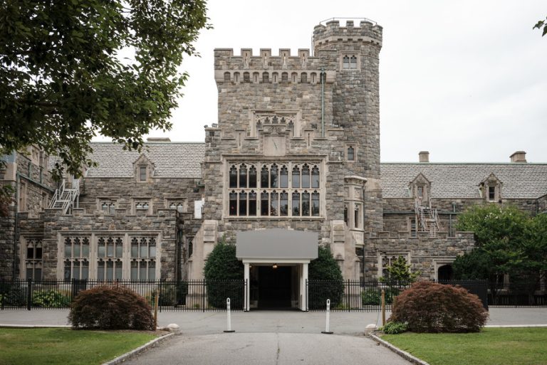 Stephanie and Jonathan's Harry Potter Castle Wedding at Hempstead House ...