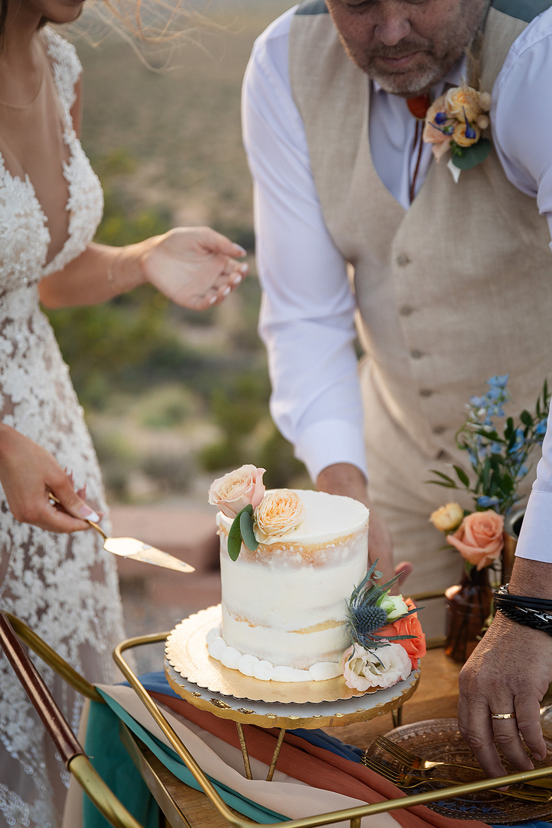 Jessica and Joseph's Classic Las Vegas Elopement at Red Rock Canyon ...
