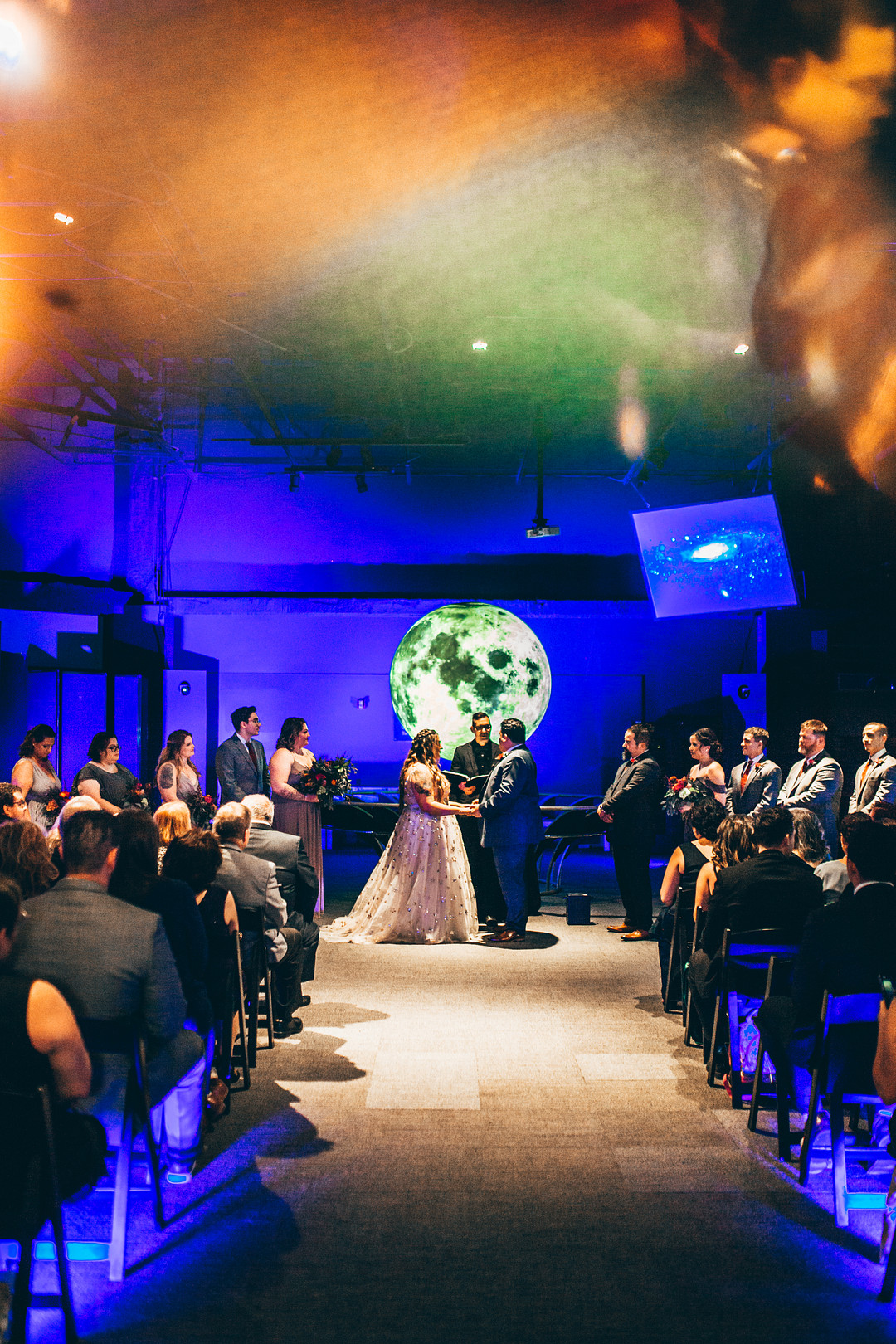 Michelle and Andrew's Dinosaur Wedding at the Orlando Science Center ...