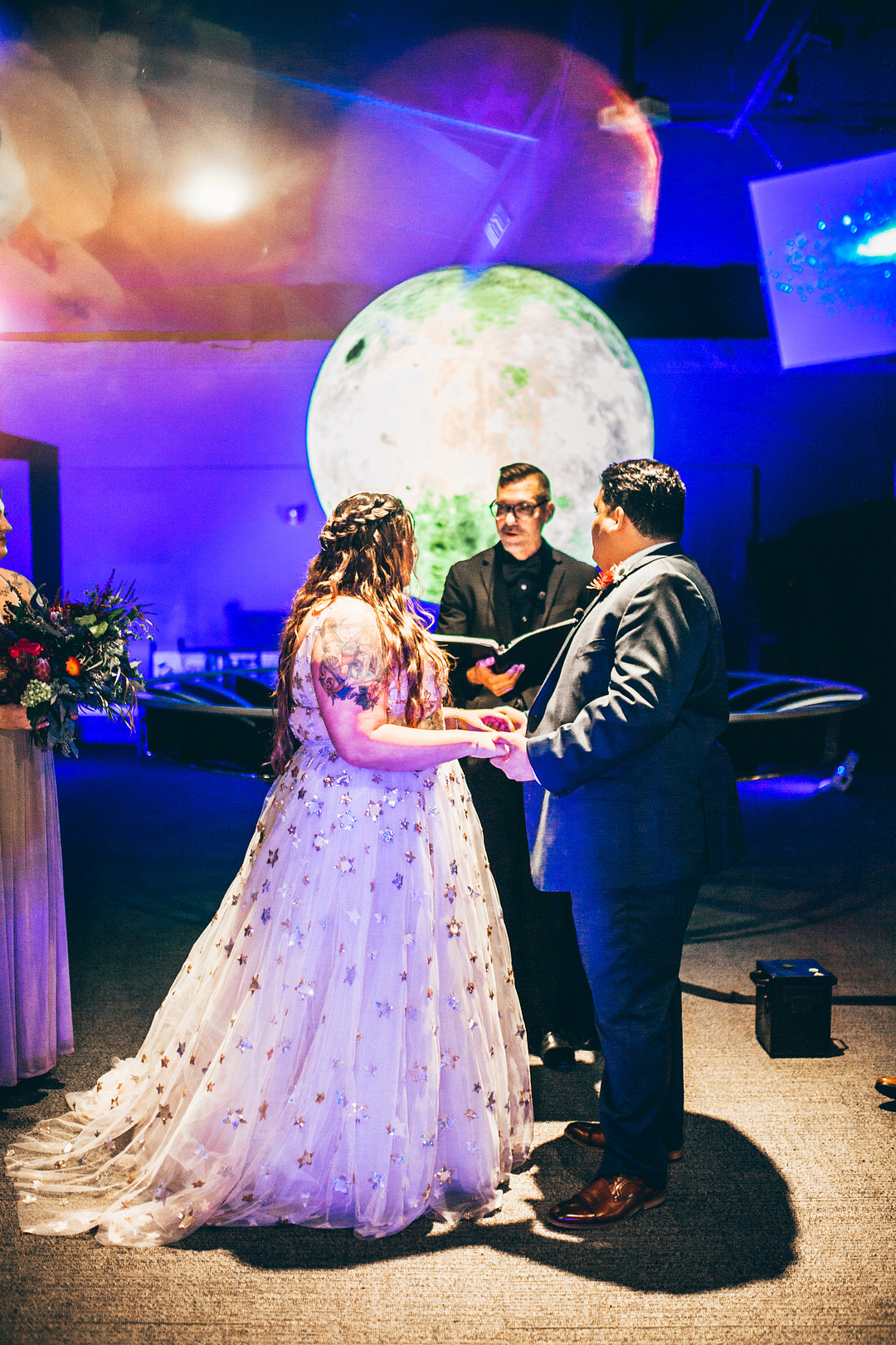 Michelle and Andrew's Dinosaur Wedding at the Orlando Science Center ...