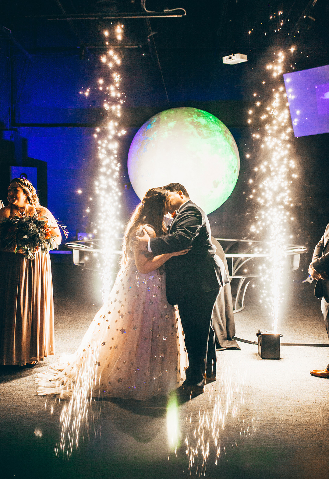 Michelle and Andrew's Dinosaur Wedding at the Orlando Science Center ...