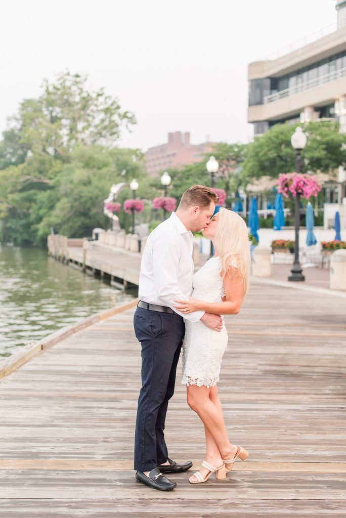 Emily and Brett’s Sunrise Engagement in Washington DC - Brides ...