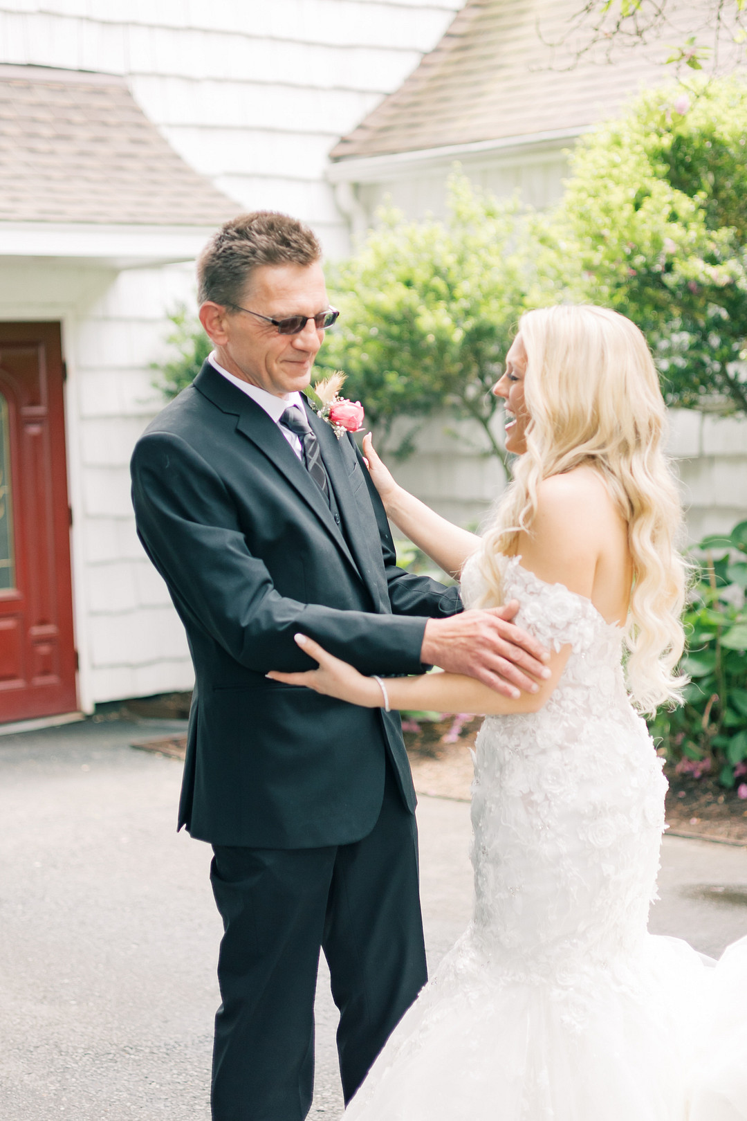 Anna and Ulysses's Beautiful Summer Wedding in the Hamptons - Brides ...