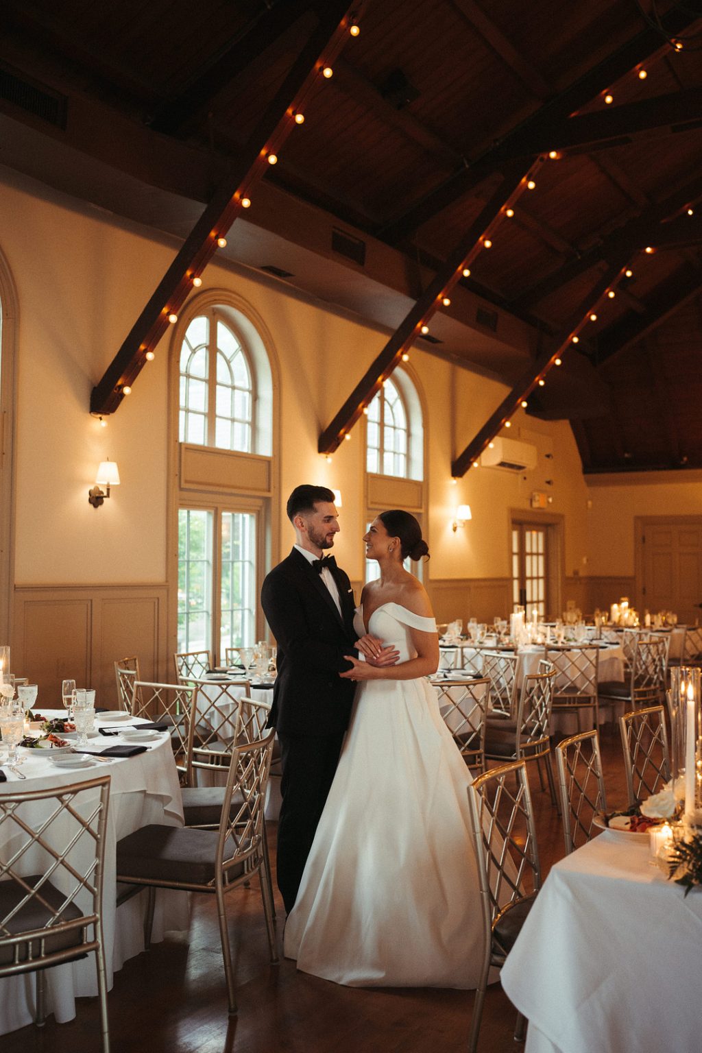 Amanda and Jason's Coastline Wedding at The Old Field Club - Brides ...