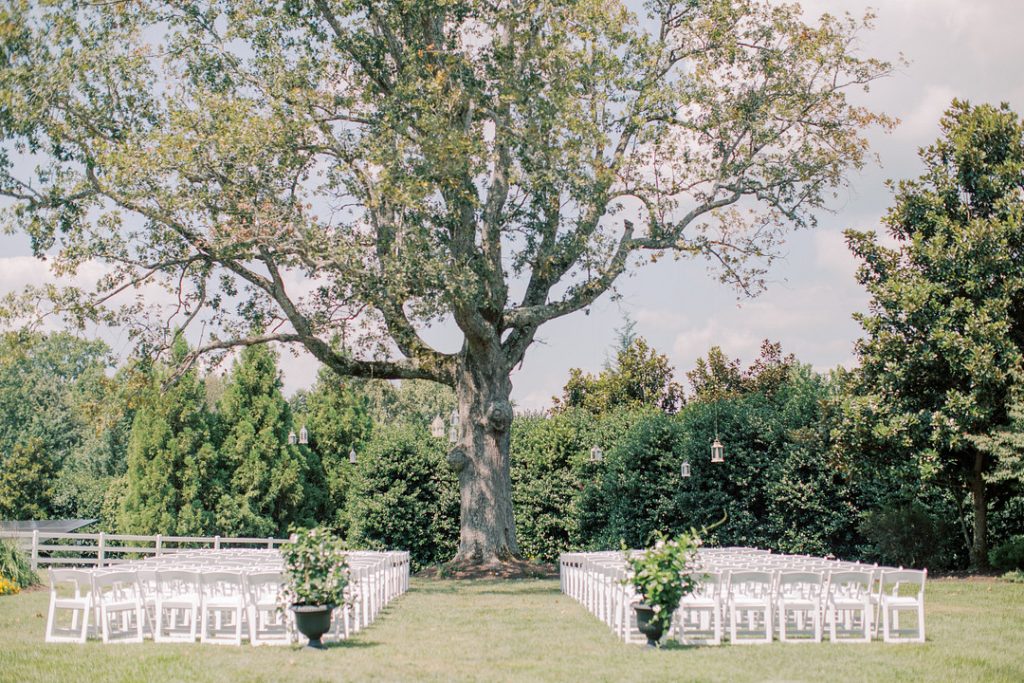 Emma and Carson's Classic and Elegant Blue and White Wedding In ...