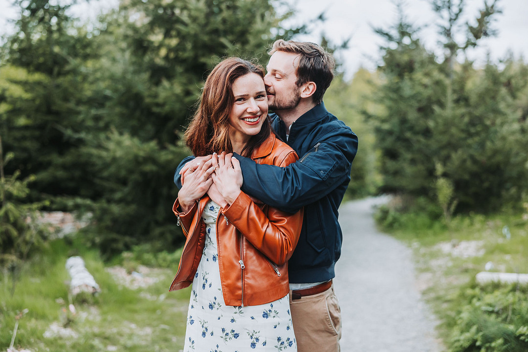 Zoe and Henry's Spring Engagement at Discovery Park in West Seattle ...