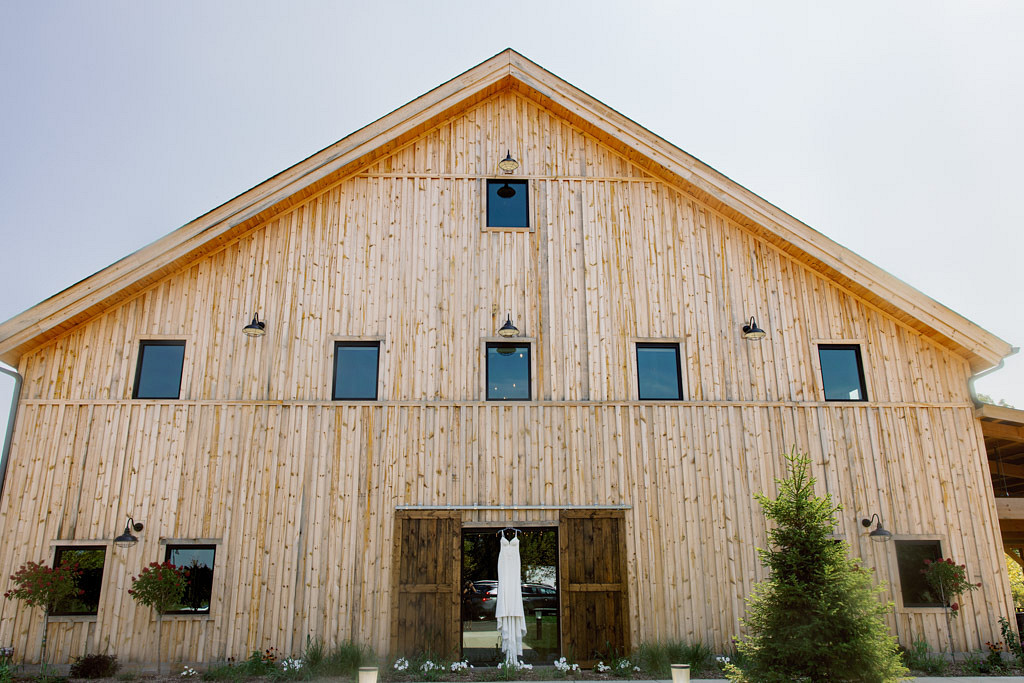 Ariel and Noah's Jewish Wedding Celebration at The Barn at Timber Point ...