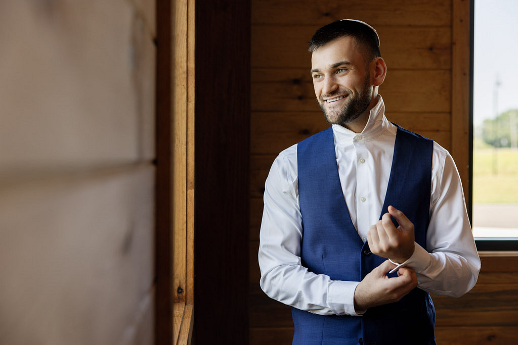 Ariel and Noah's Jewish Wedding Celebration at The Barn at Timber Point ...