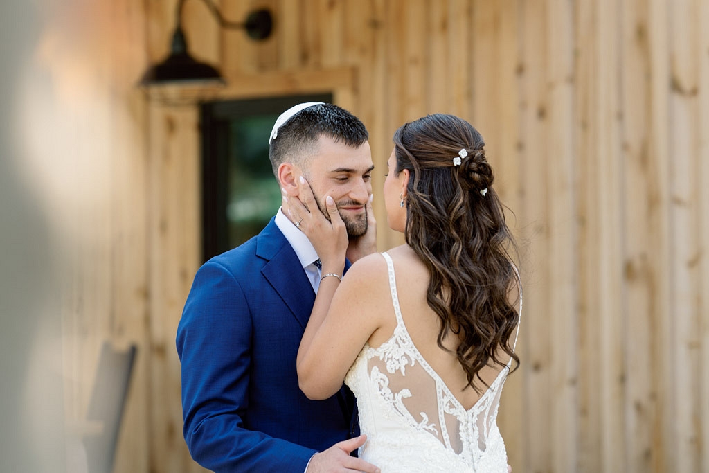 Ariel and Noah's Jewish Wedding Celebration at The Barn at Timber Point ...