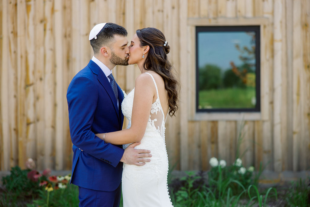 Ariel and Noah's Jewish Wedding Celebration at The Barn at Timber Point ...