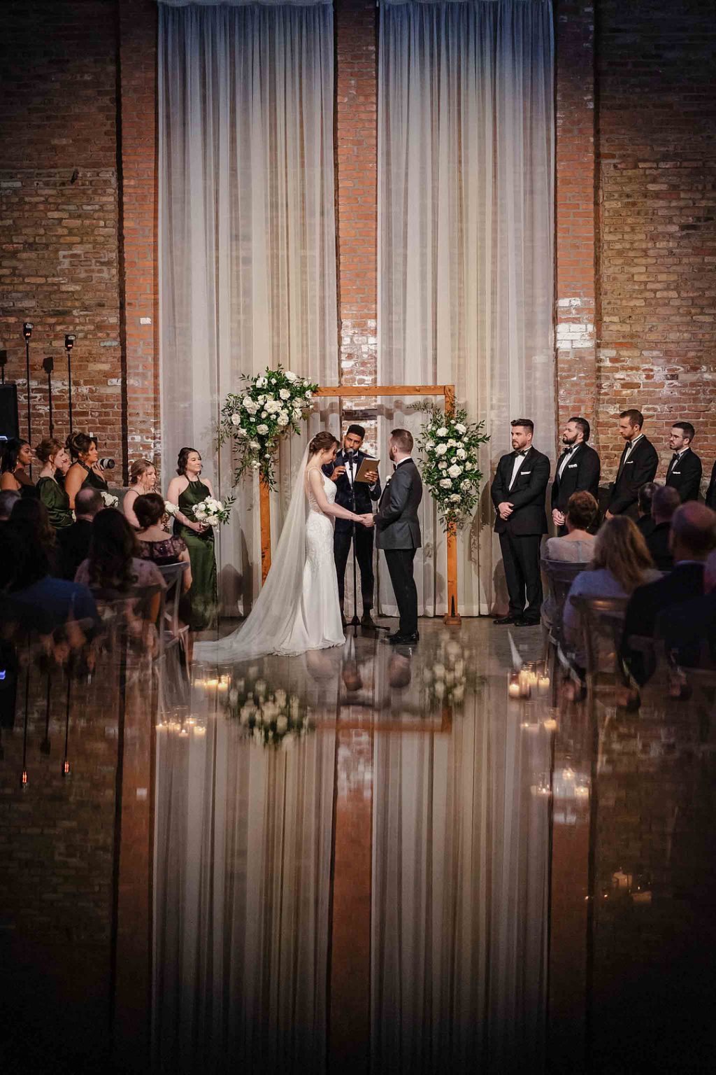 Allison and Aaron's Downtown Chicago Urban Wedding - Brides & Weddings ...