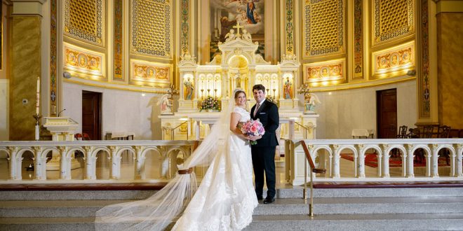 Emma and Andrew’s Stunning Chicago Wedding at The Geraghty - Brides ...